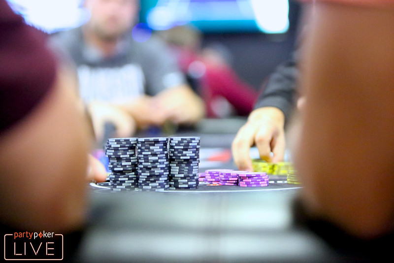 Jak rozgrywać AQ offsuit w grach cashowych? » PokerGround.com